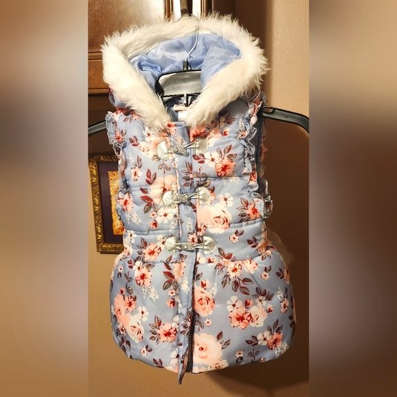 Little Lass | Jackets & Coats | Size 6 Girls Light Blue Floral Puffer ...